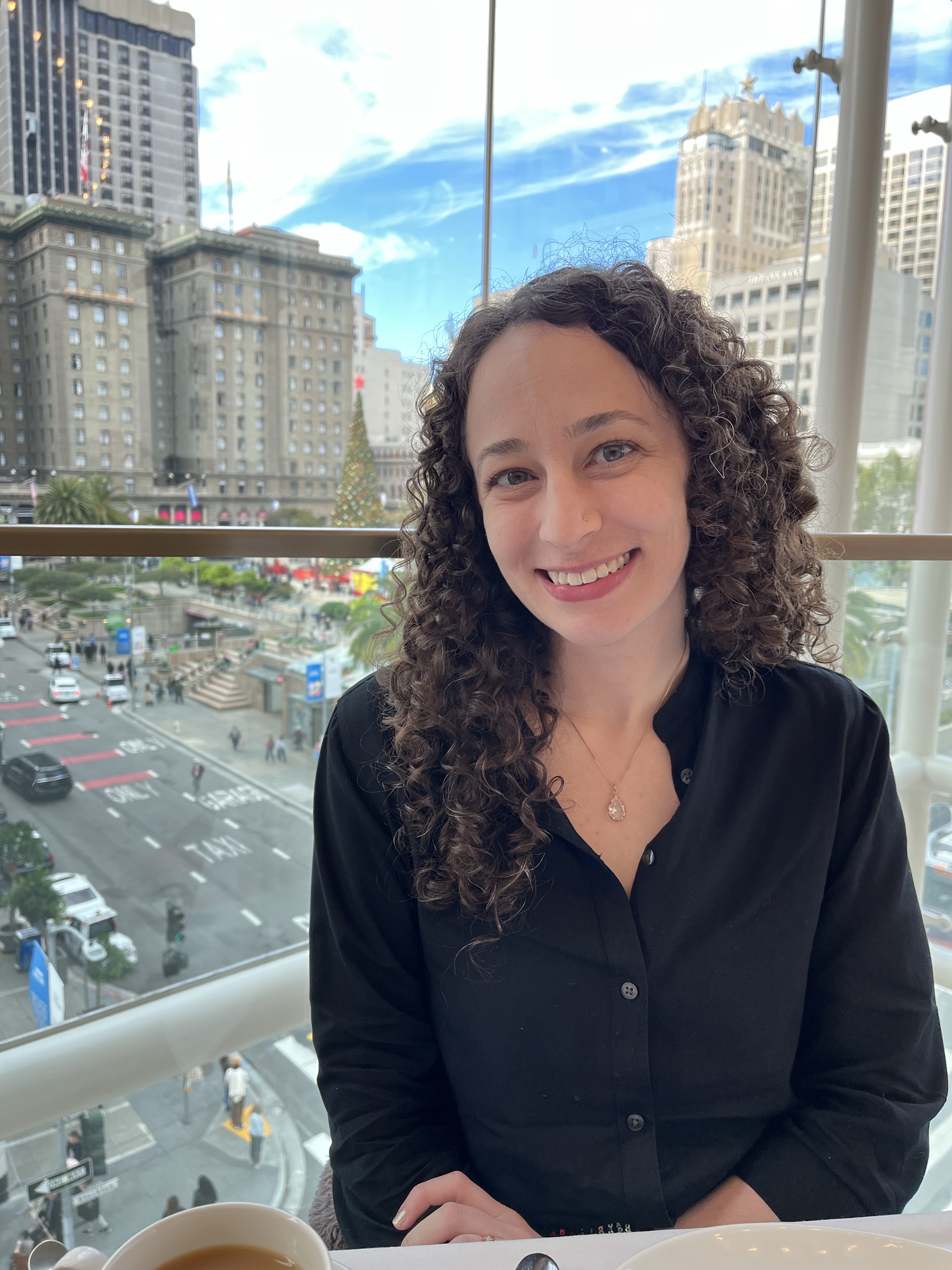 Sarah Mitroff – writer, editor, creative